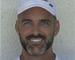 El coach argentino de tenis Diego Varela se destaca en los Estados ...