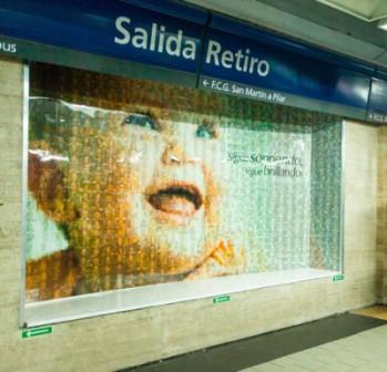 Mural sobre la alegría en la estación de subte Retiro - Buenos Aires ...